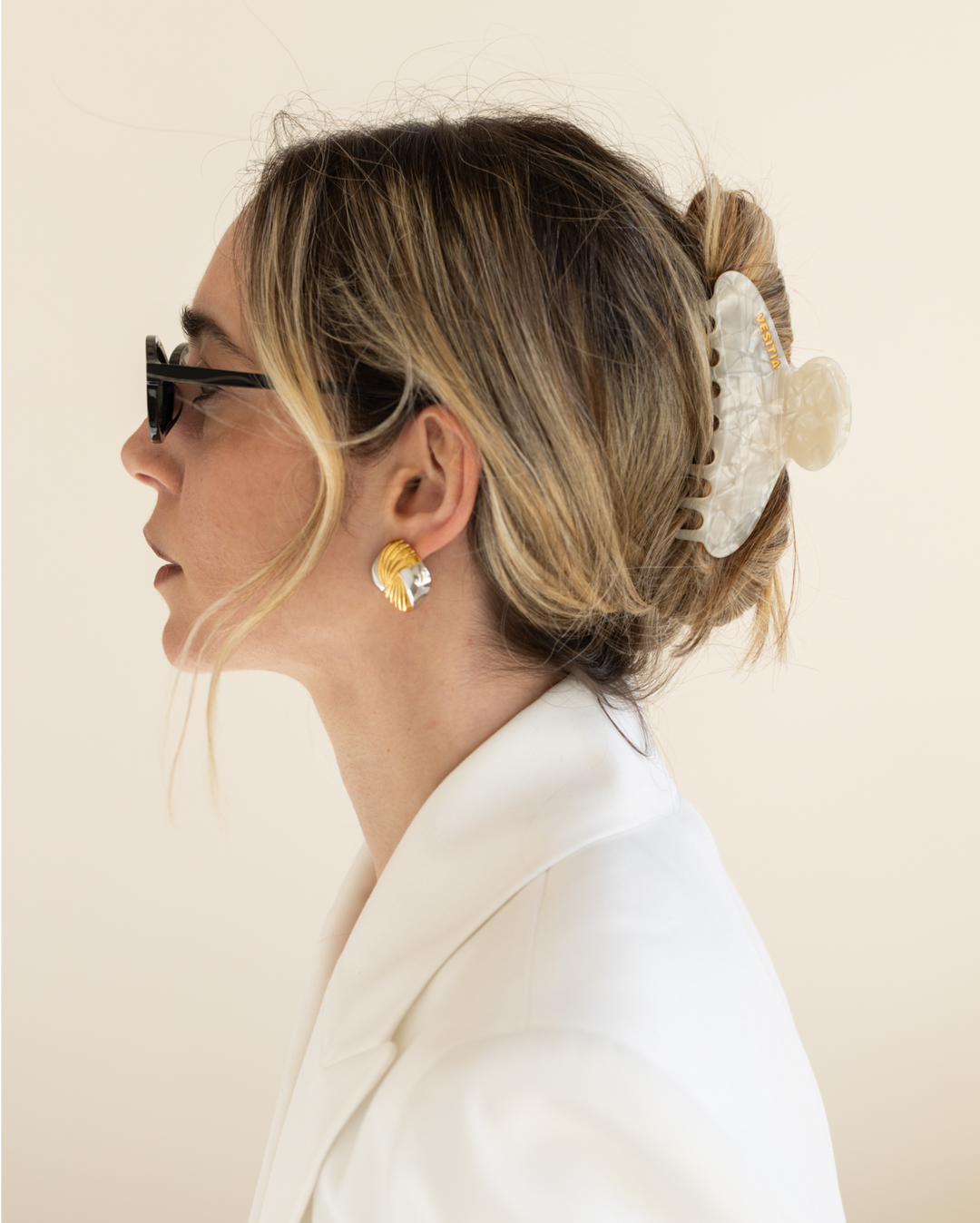 Signature Claw Clip - Shell (Pre-order) – VESITIA