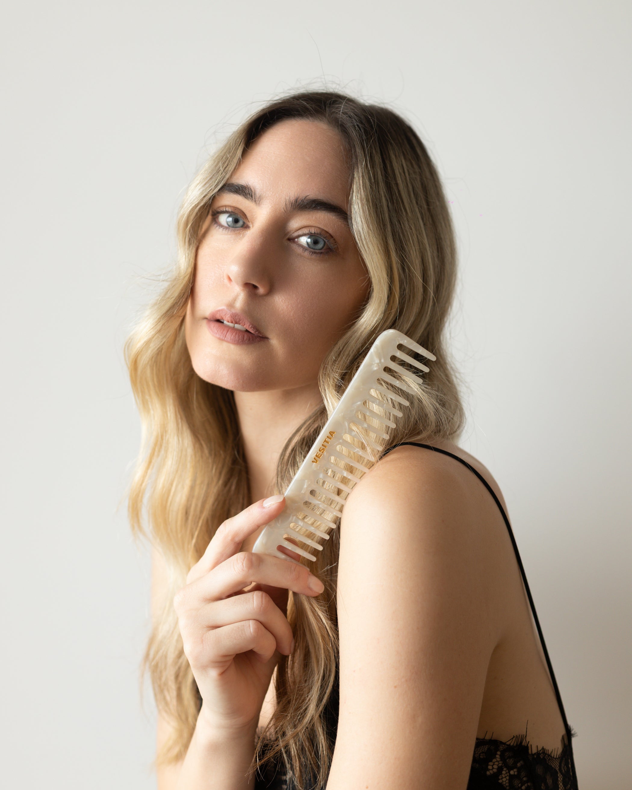 Classic Comb - Shell – VESITIA