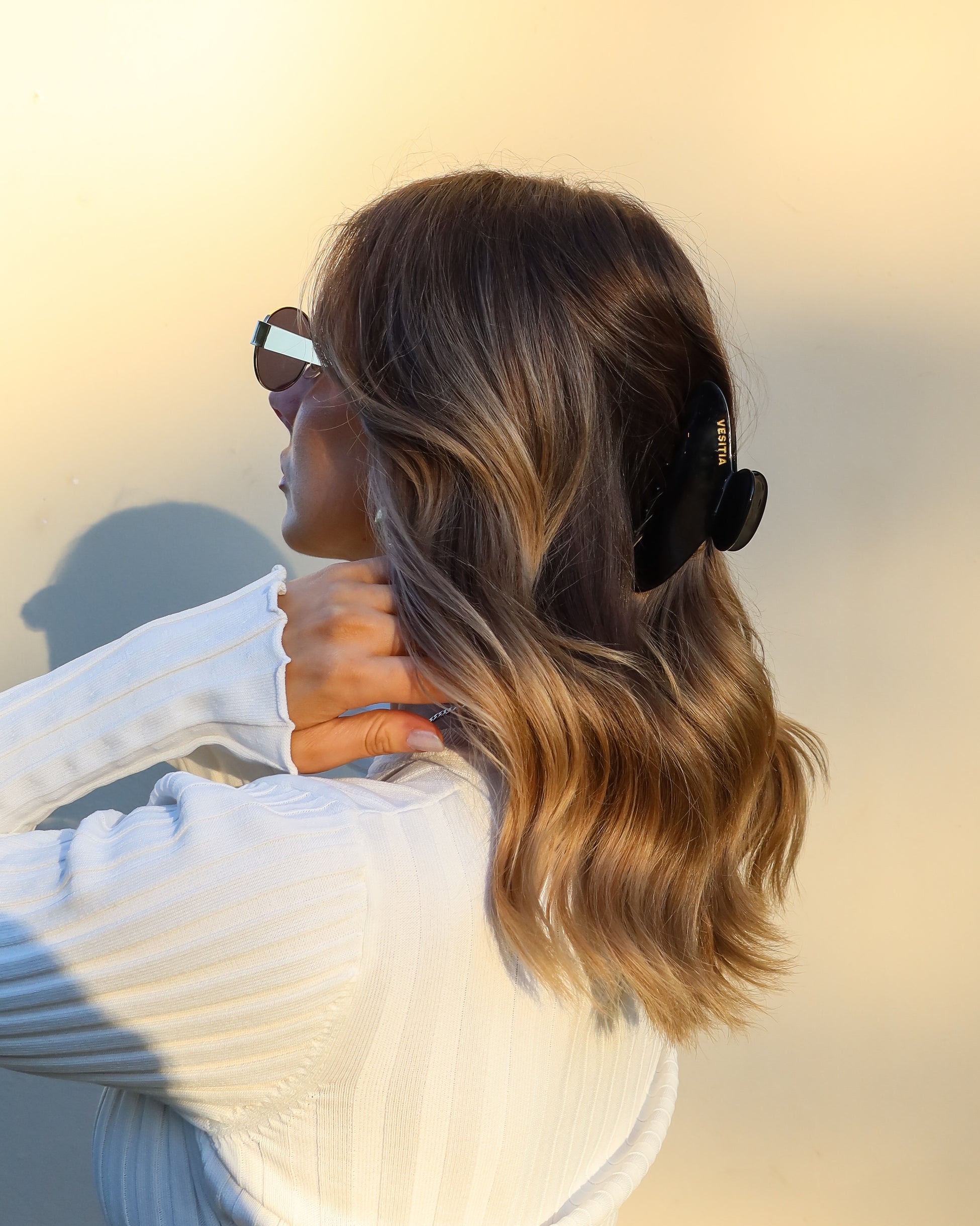 Signature Claw Clip - Ebony (Pre-order) – VESITIA